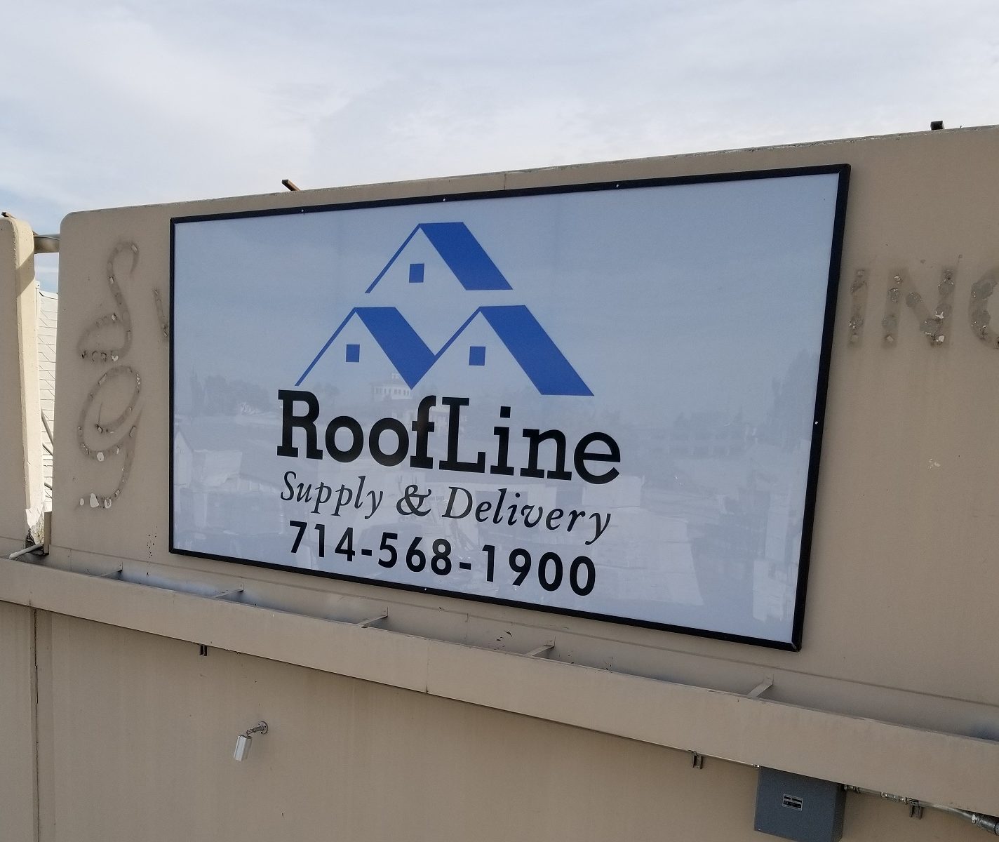 Custom Building Sign for Roofline in Santa Ana | Premium Solutions
