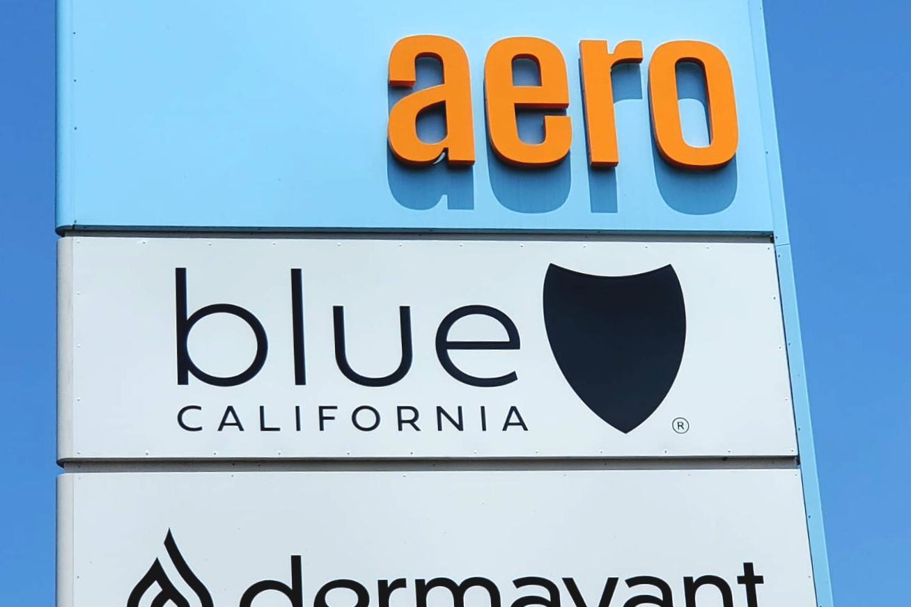 Blue California Wall Sign and Monument Long Beach – Premium Solutions