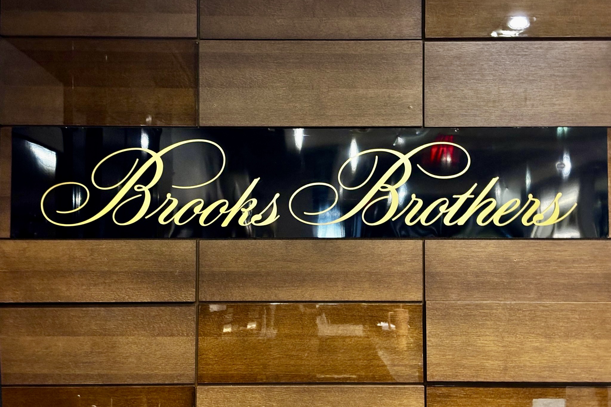 Luxury Retail Signage Brooks Brothers Los Angeles – Premium Solutions